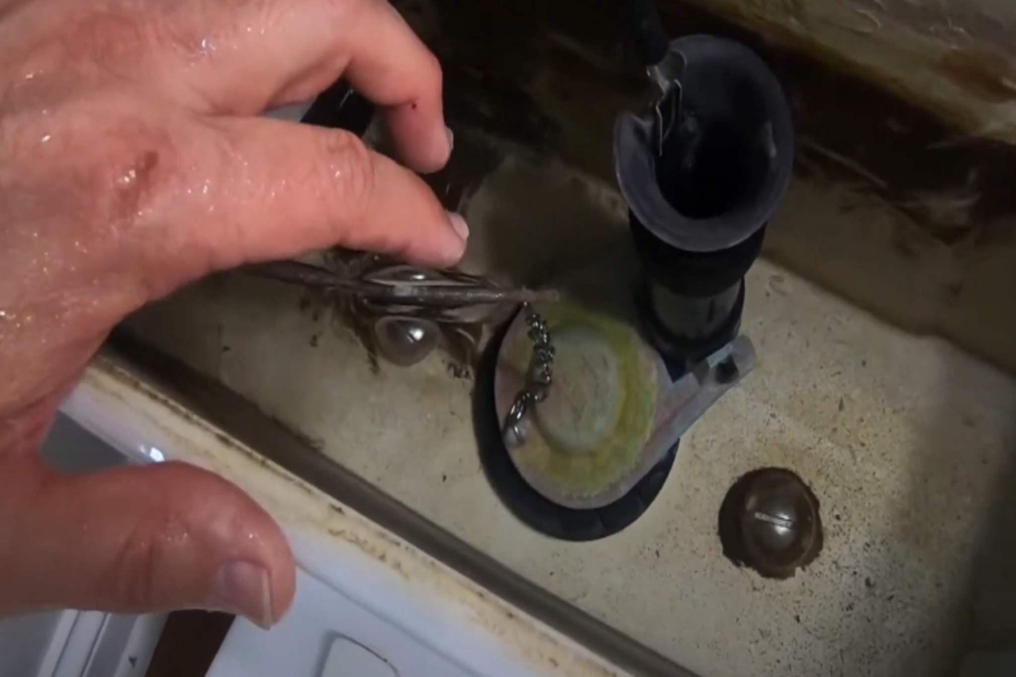 Toilet Flapper Not Sealing Completely: Possible Reasons and DIY Fixes ...